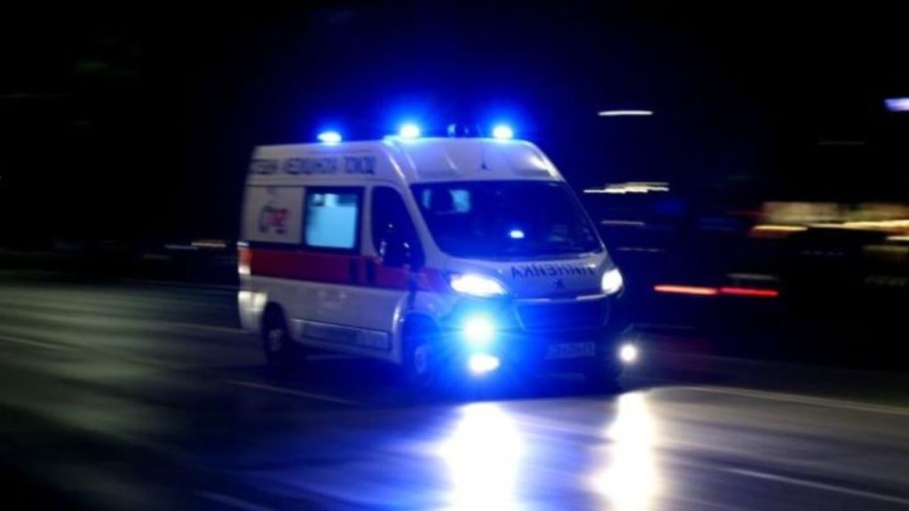 Как различните страни дават път на линейка: