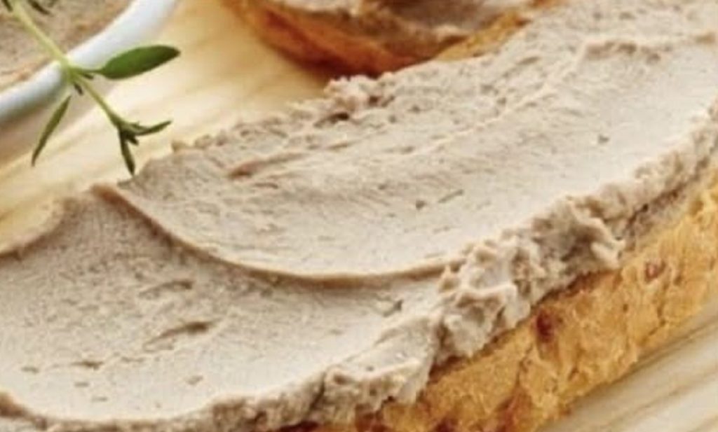 Рецепта за Домашен орехов пастет - по-вкусен даже от гъшия: